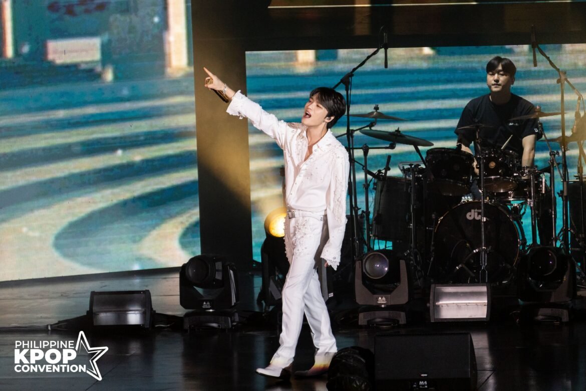 Jaejoong wowed the fans and showed us why he is THE standard ...